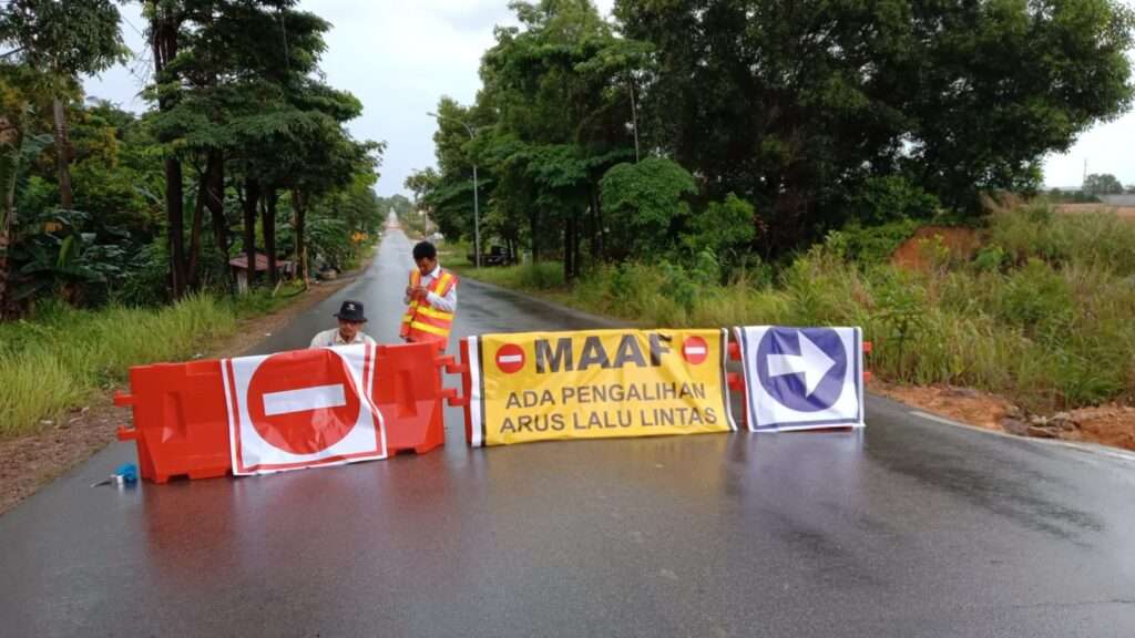 Hindari Lakalantas di Kawasan Industri, BP Batam Pasang Road Barriers ...