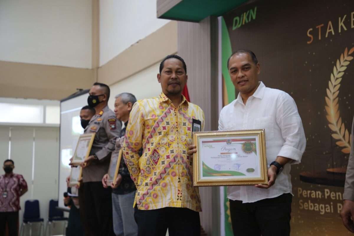 BP Batam Terima 4 Penghargaan Stakeholders Award KPKNL 2022 - BP Batam